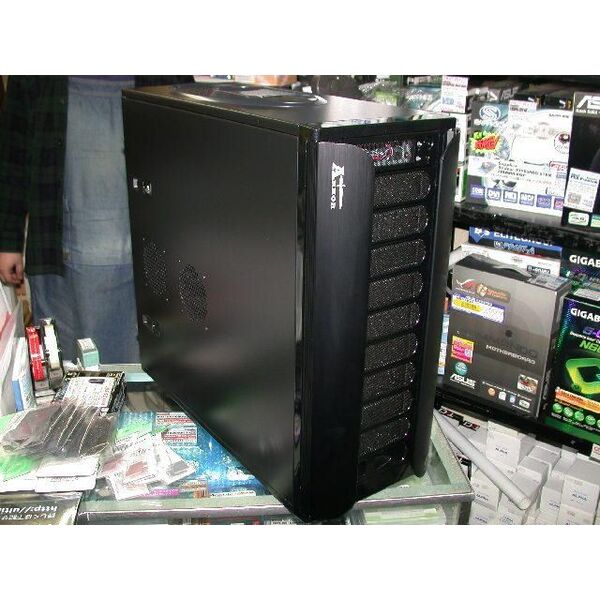 ASCII.jp：ThermalTakeから“Quad FX”推奨の大型PCケースが登場 専用パッシブダクト装備!