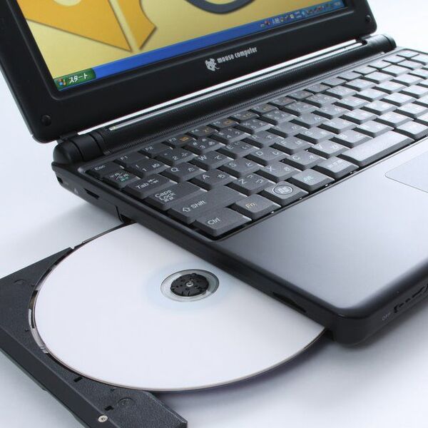 ASCII.jp：メインで使える？DVDドライブ付きNetbookを試す (1/3)