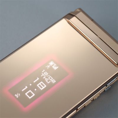 ASCII.jp：激速タッチで強力になった全部入り ドコモ「F-01C」 (1/2)