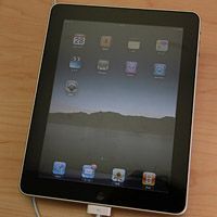 ASCII.jp：iPad発売、徹底レポート 銀座には1200人の行列が！ (1/2)