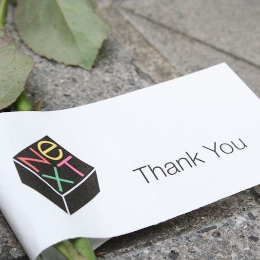 ASCII.jp：「Thank You Steve.」アップルストアに献花