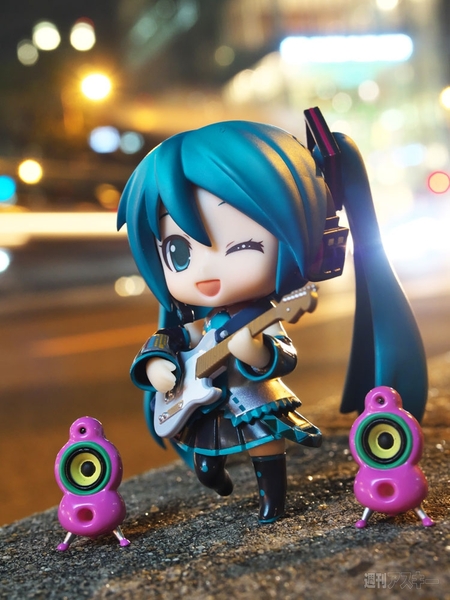 世界初！ 公認ねんどろいど 初音ミク写真集『3Q -miku- DX』が発売に - 週刊アスキー