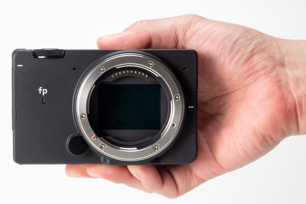 ASCII.jp：SIGMA 「fp L」 実機レビュー = 世界最小ボディに最高6100万画素でEVFまで登場だ!!－倶楽部情報局