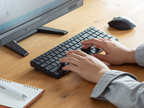 サンワサプライ、USB充電式で英語配列の2.4Gワイヤレスキーボード「SKB-WLE2UBK」を発売 - 週刊アスキー