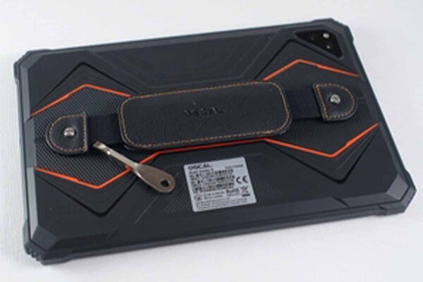 タブレットもタフボディーの時代！ Blackview「OSCAL Spider 8」はアウトドアも余裕な頑丈さ - 週刊アスキー