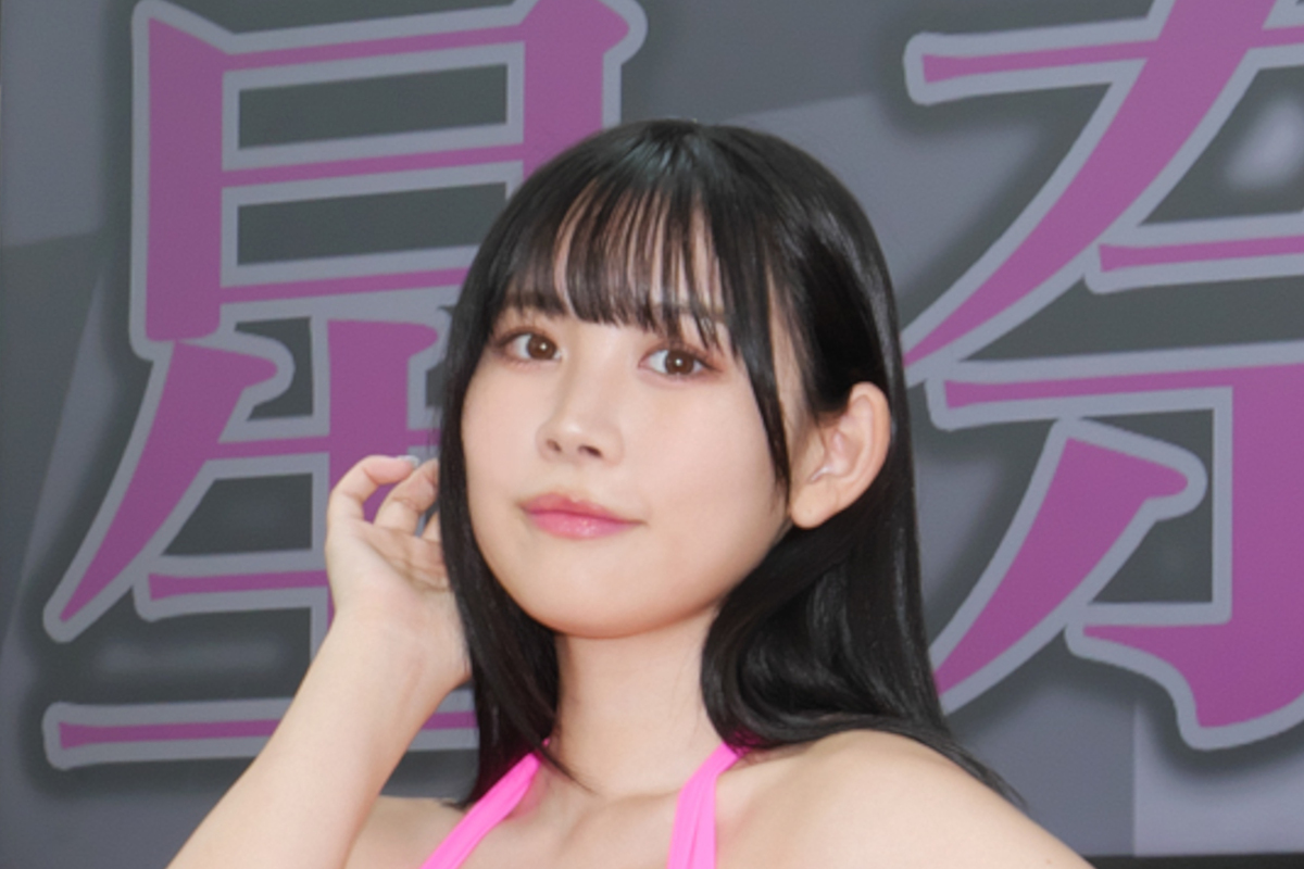 ASCII.jp：「エナメル素材のバニー衣装が斬新！」 篠見星奈がコスプレで魅せる6th DVDリリース (1/2)