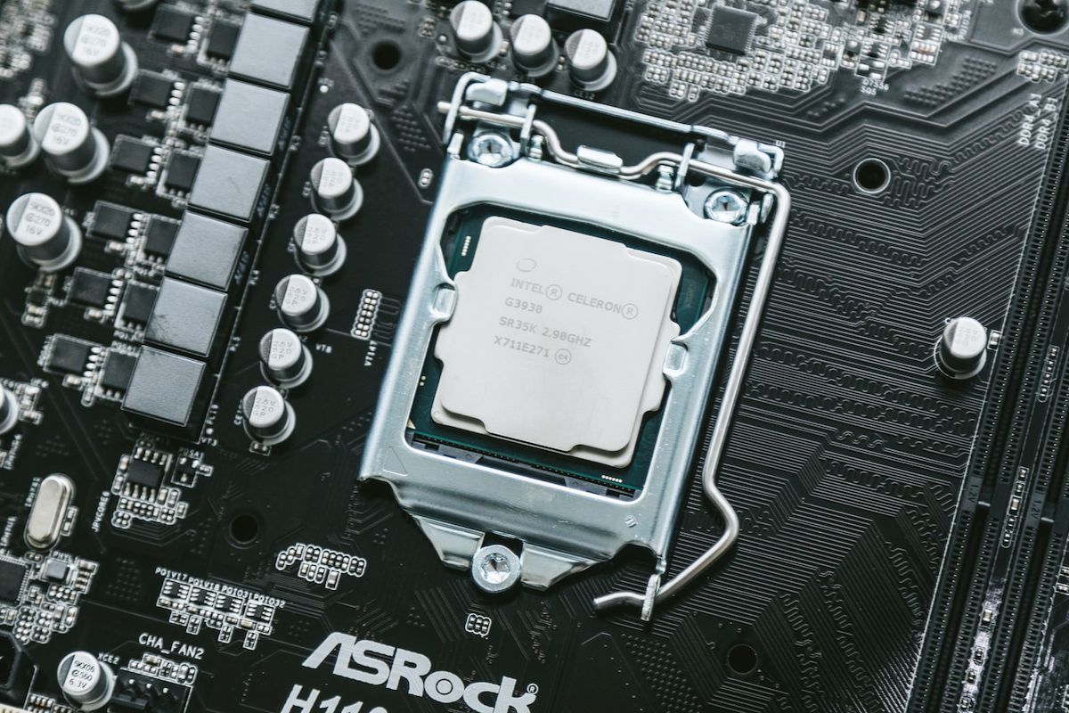 ASCII.jp：インテル製CPUから情報漏洩するDownfall脆弱性、マイクロソフトが軽減策公開