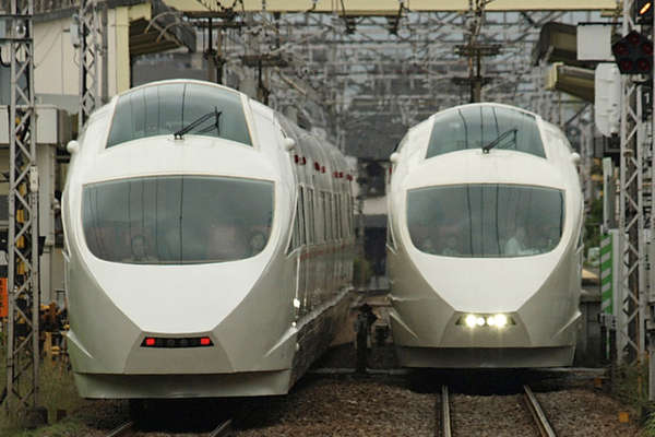 愛されて18年 “白いロマンスカー”こと「特急ロマンスカー・VSE（50000形）」が12月10日で完全引退 - 西新宿LOVE WALKER