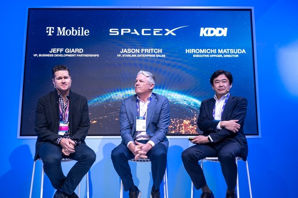 モバイルのデッドスポットを消し去る！ Starlinkの取り組みをKDDIとT-Mobileが語り合う - 週刊アスキー