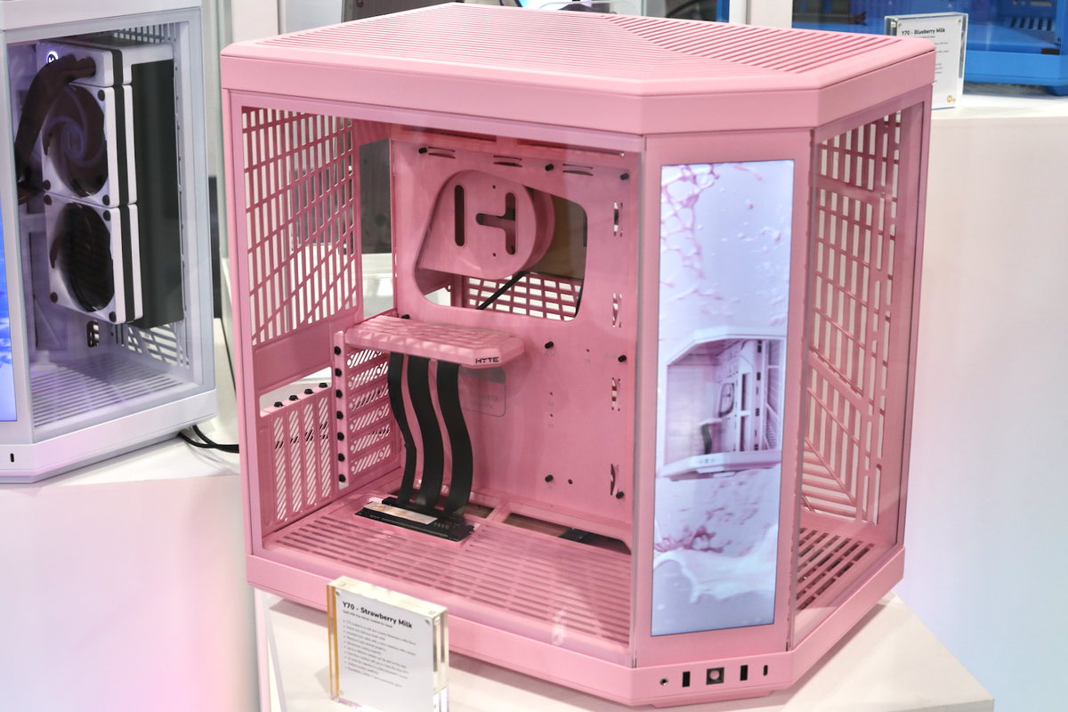 ASCII.jp：PCケースの流行色、ホワイトの次は「ピンク」「ブルー」が来る……かも！ HYTEのタッチスクリーン搭載ケースの新色を台湾で見た