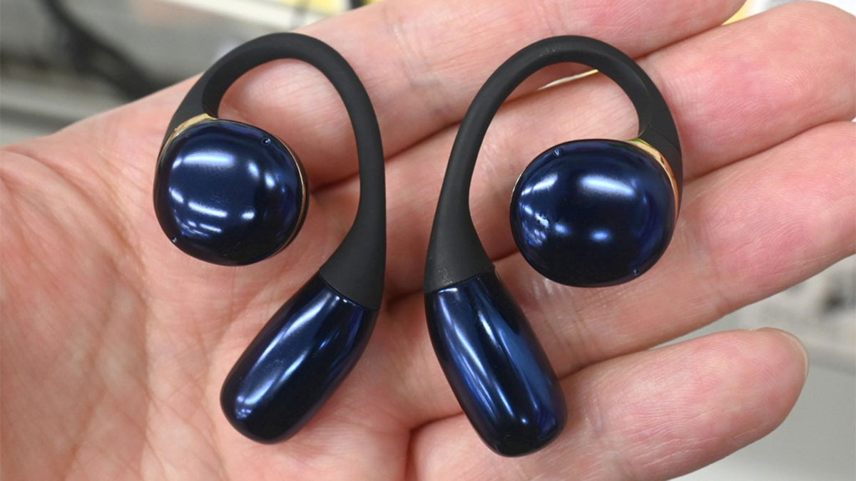 ASCII.jp：音漏れ少なくロングライフなAVIOTのオープンイヤーイヤホンが登場
