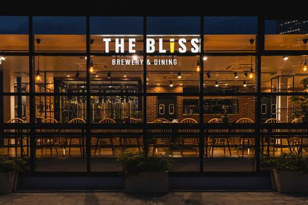 結婚式場内のブリュワリーレストラン「THE BLISS BREWERY ＆ DINING」8月8日オープン - 週刊アスキー