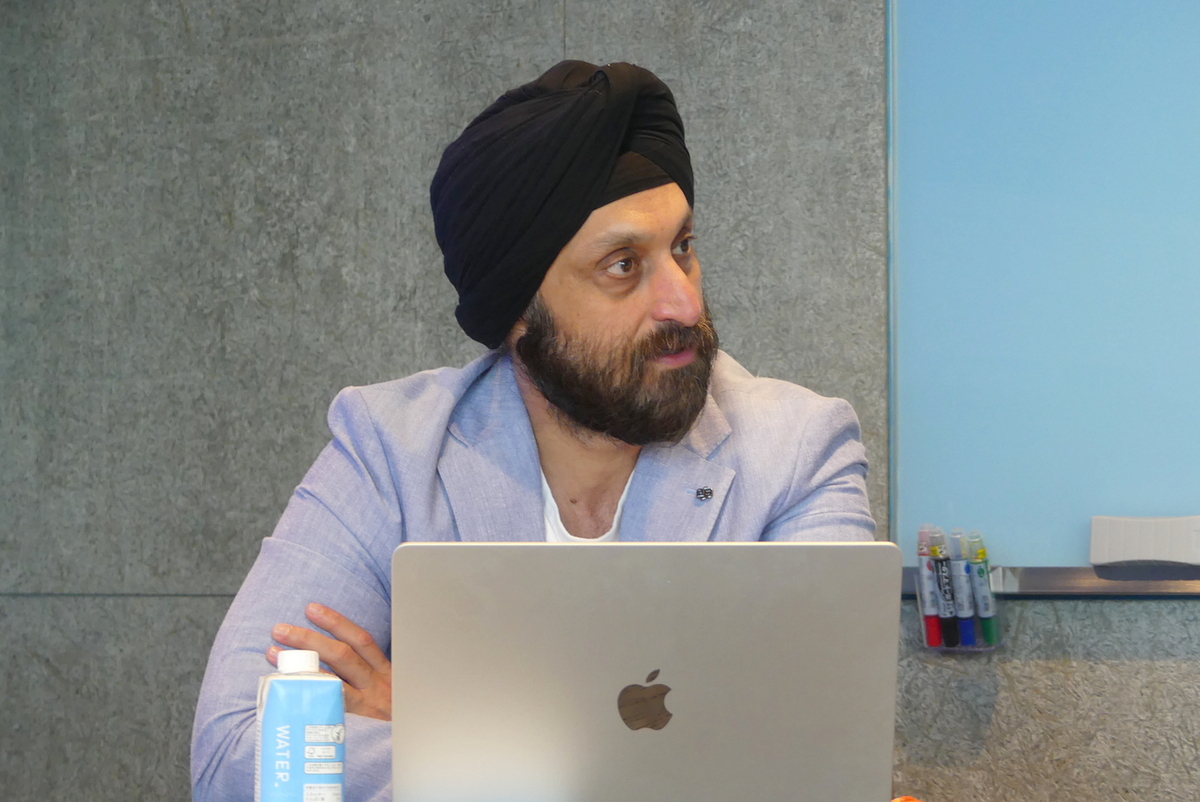 ASCII.jp：グローバル8000人規模のITサポートを自動化 SnowflakeがAI開発の自社事例を披露