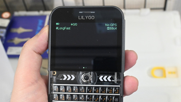 長距離無線通信のLoRaに対応したBlackBerryっぽい通信端末 - 週刊アスキー