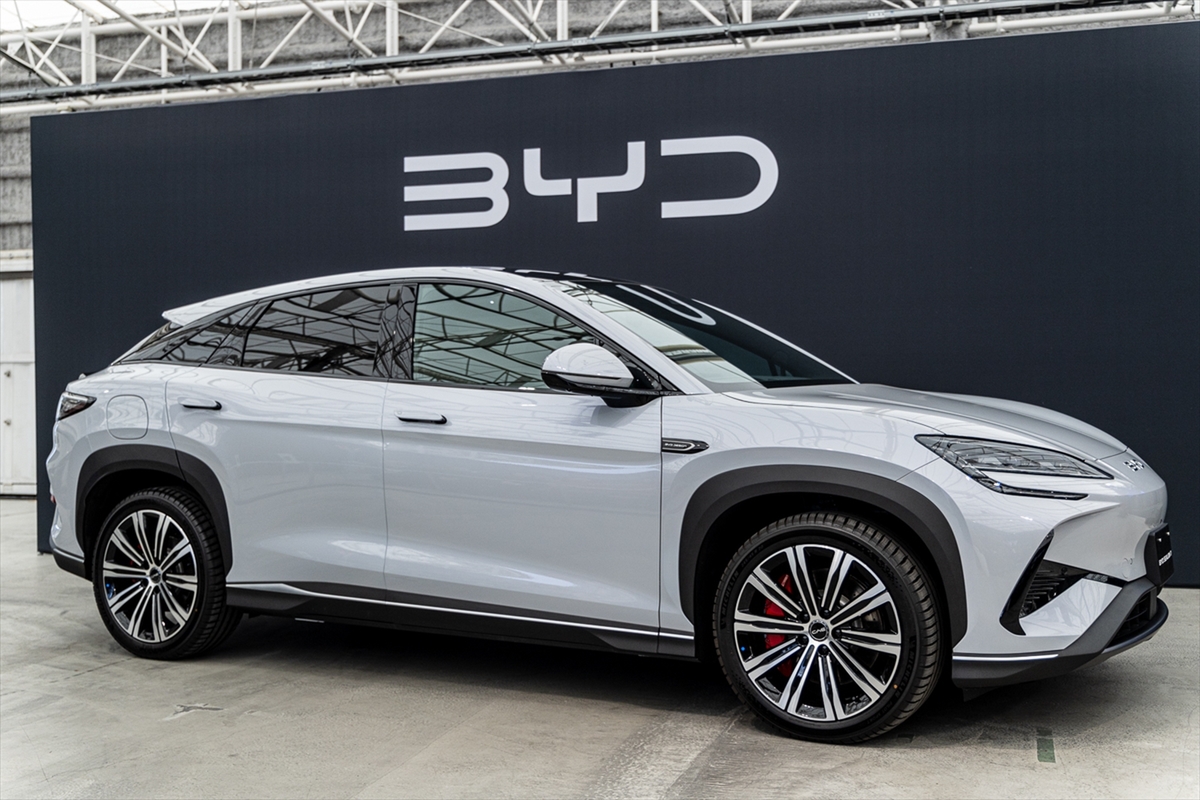 「ありかも、BYD」で売り上げを伸ばしたBYD、EVバス「J7」とSUV「シーライオン7」を日本投入 - 週刊アスキー