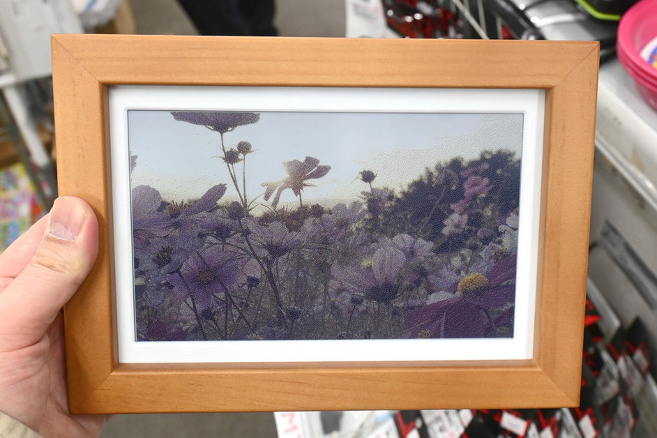 ASCII.jp：E Ink新技術を採用した鮮やかフルカラー対応の7.3型ディスプレーがアキバに登場