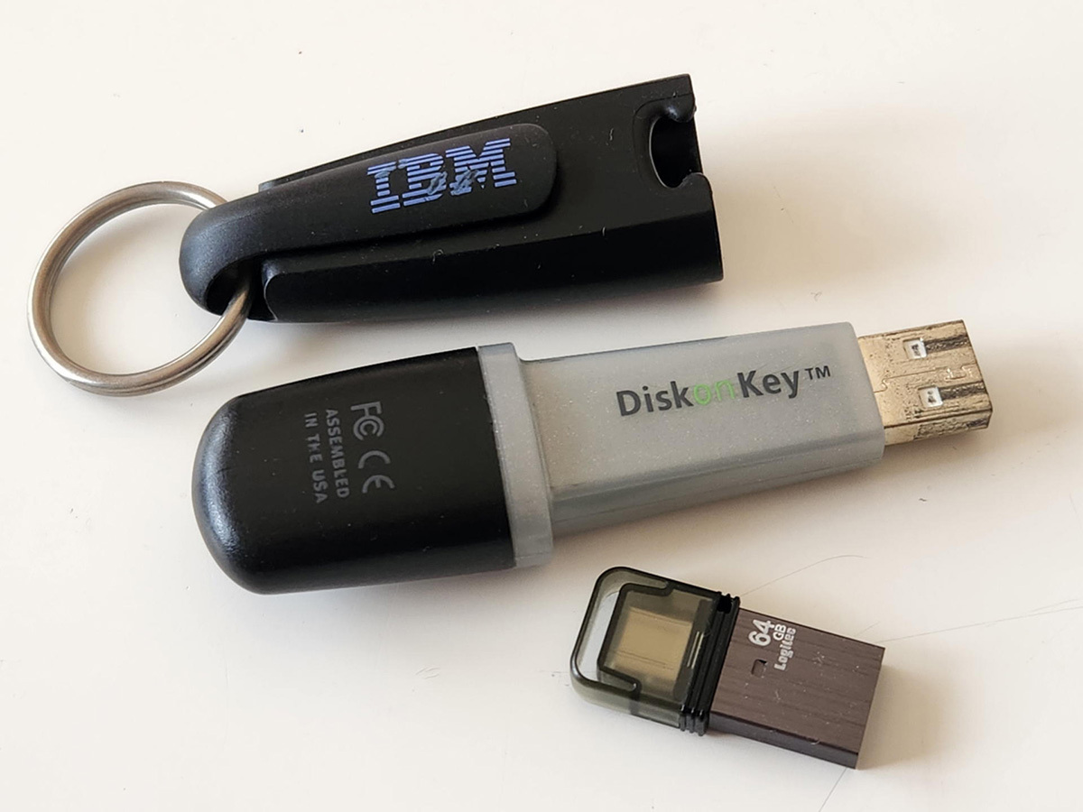 ASCII.jp：Type-CとType-A両対応で極小なUSBメモリーを衝動買い (1/2)