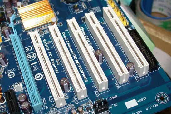 ASCII.jp：AT互換機が普及するきっかけとなったPCIは、MCAの失敗から生まれた 消え去ったI/F史 (2/3)