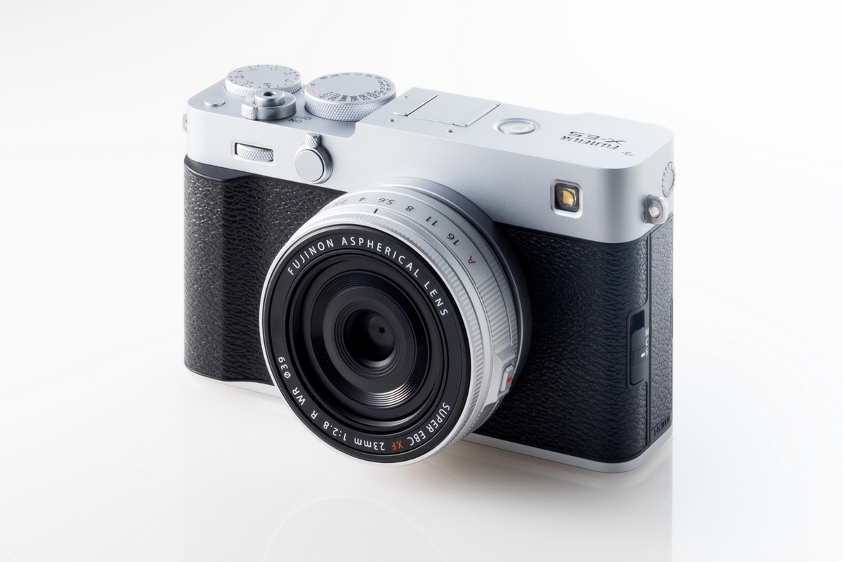 4020万画素に手ブレ補正搭載の超小型ミラーレスカメラ=富士フイルム「X-E5」実写レビュー - 週刊アスキー