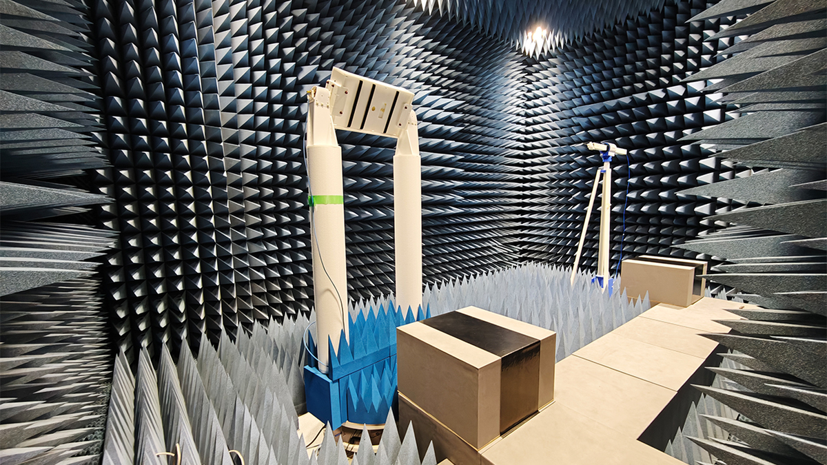 ASCII.jp：arrowsシリーズの堅牢性を支える地下の実験室で地道なテストの数々を見てきた (1/2)