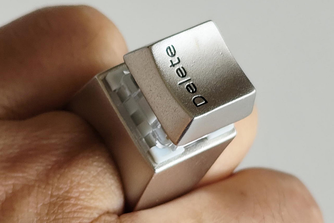 ASCII.jp：Ctrl-Alt-Delに学ぶ人生のリセット術 Delete Key Ringを衝動買い (1/2)