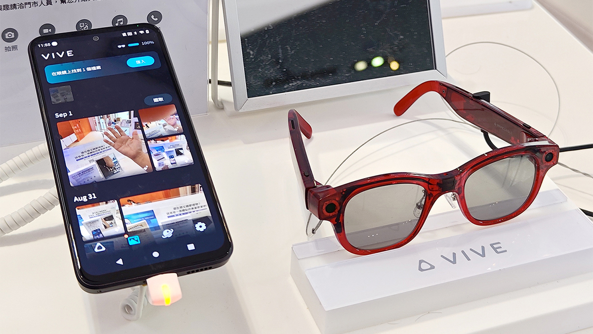 ASCII.jp：AIスマートグラス対決！ HTC「VIVE Eagle」とシャオミ「Xiaomi AI Glasses」を比較した (1/2)
